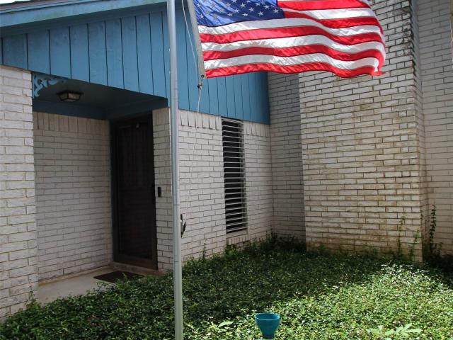 1704 Redwood Circle