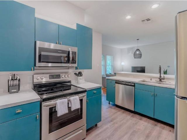 1704 S Akard LLC 2 Bedroom Apartment for Rent at 1704 S Akard St, Dallas, TX 75215 Cedars