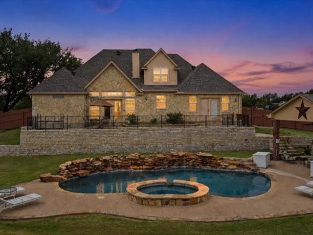 1704 Texas Dr, Glen Rose, TX 76043