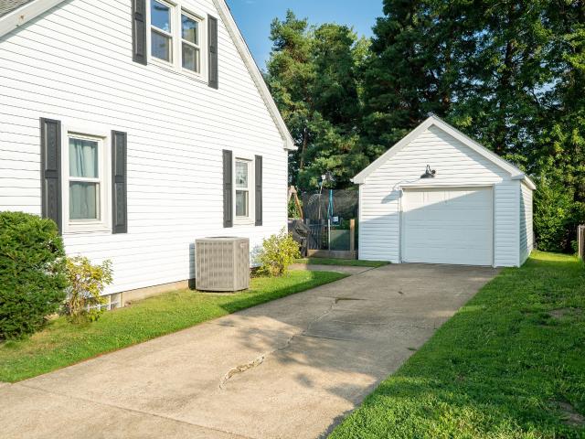 1704 W 40TH Street