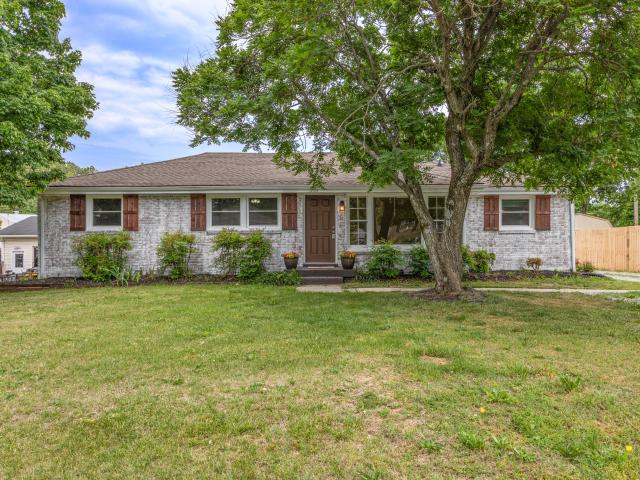 1704 Woodside Dr