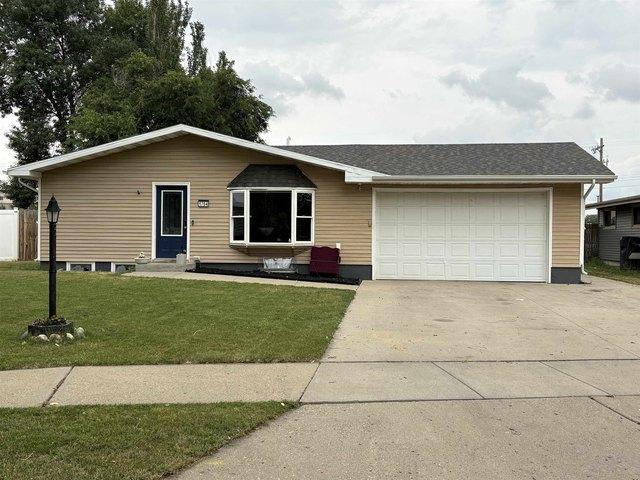 1704 5th Ave SW, Minot, ND 58701