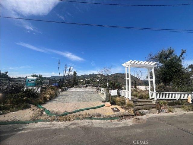 17053 Bollinger Dr, Pacific Palisades, CA 90272