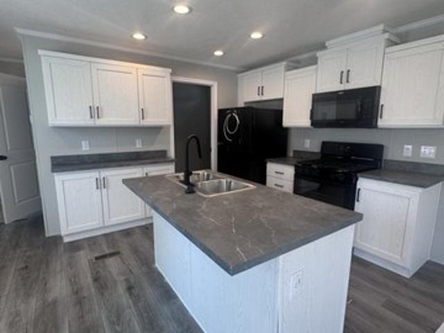 17050 Brookhurst St, Macomb, MI 48044