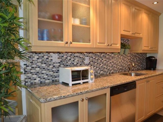 17050 NE 14th Ave Apt 115, Miami, FL 33162