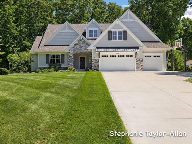 17056 Legacy Dr, West Olive, MI 49460