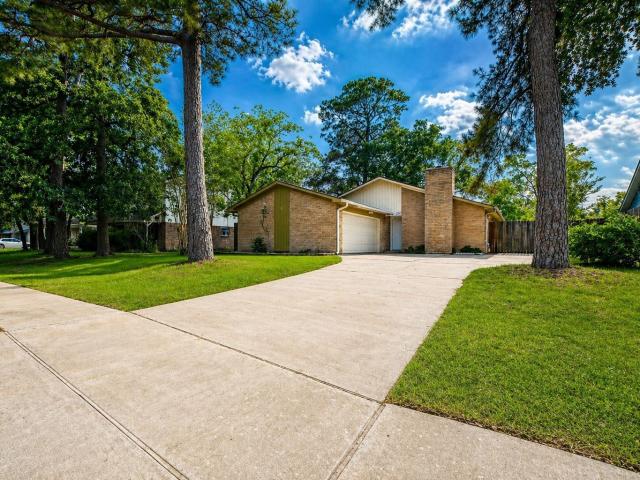 17058 Gleneagle Dr S, Conroe, TX 77385 | MLS #75906 | Compass