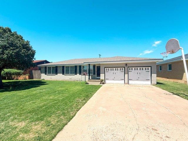 1705 N Dogwood Ln, Pampa, TX 79065