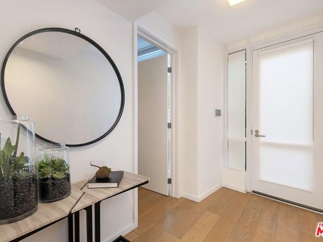 1705 Ocean Ave #107, Santa Monica, US, CA