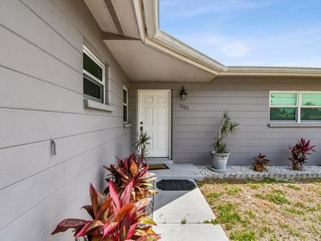 1705 Bamboo Dr, Venice, FL 34293