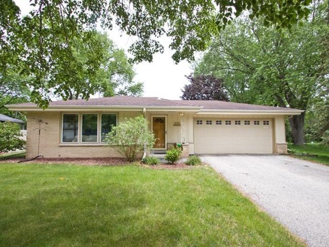 1705 Chapman Dr, Waukesha, WI 53189