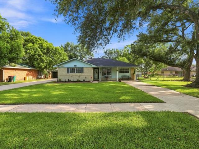 1705 Chilton Dr, Baytown, TX 77520