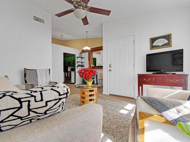 1705 Crossing Pl # A109