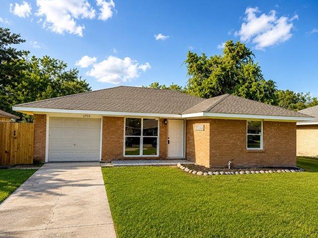 1705 E Martha Ln, Pasadena, TX 77502