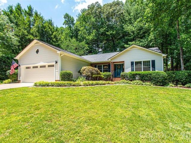 1705 Hummingbird Ln, Hendersonville, NC 28792