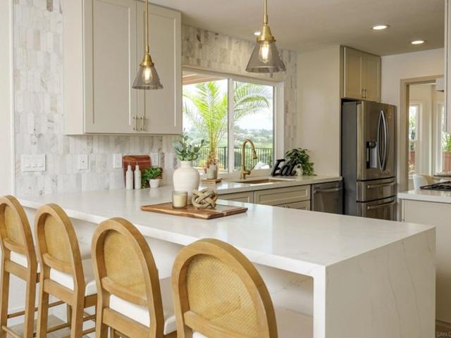 1705 Hawk View Dr, Encinitas, CA 92024