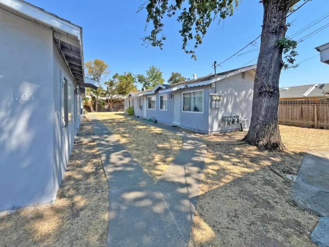 1705 Kenwood St, Sacramento, CA 95815 | MLS #226005