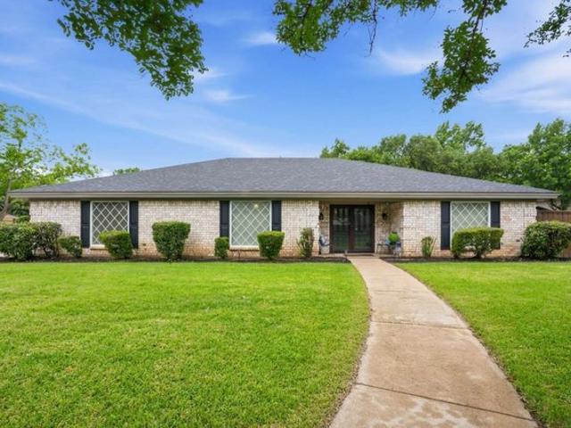 1705 Louella Ct, Hurst, TX 76054