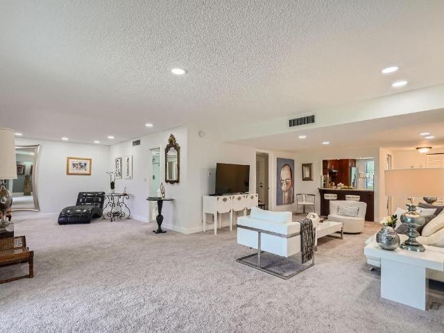 1705 Presidential Way, West Palm Beach, USA, Fl