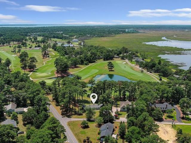 1705 River Dr, Morehead City, NC 28557