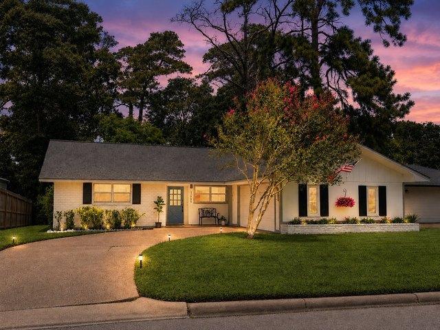 1705 Shady Oaks Dr, Conroe, TX 77301