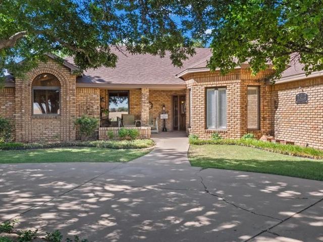 1705 W 11th St, Friona, TX 79035