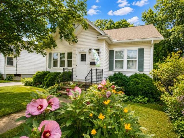1705 W 2nd St, Dixon, IL 61021