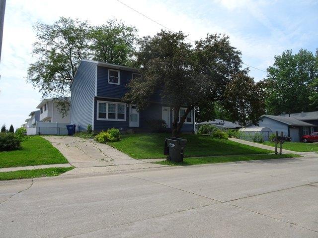 1705 W 55th St, Davenport, IA 52806