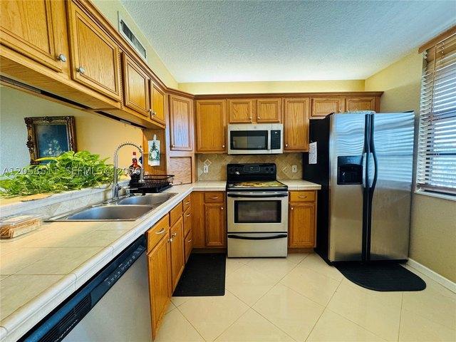 1705 Whitehall Dr Apt 401, Davie, FL 33324