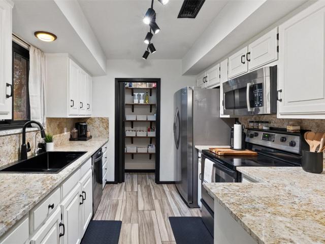 1705 Wild Horse Ln