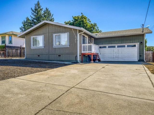 17062 Greenridge Rd, Hidden Valley Lake, CA 95467