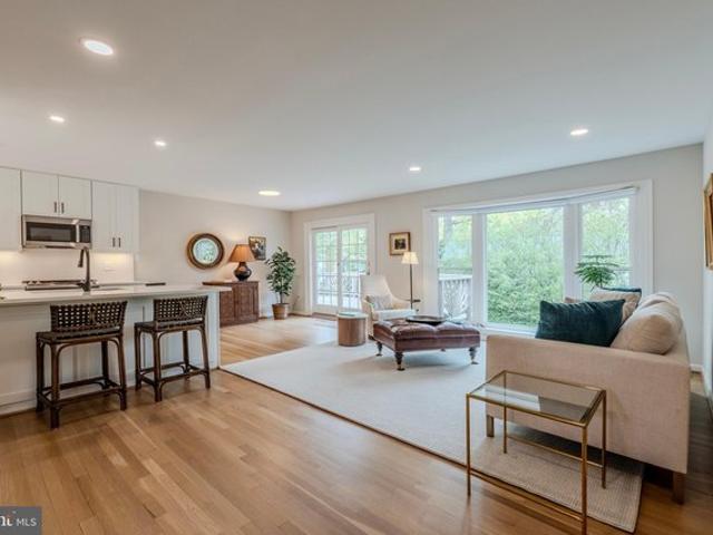 1706 Burning Tree Dr, Vienna, VA 22182