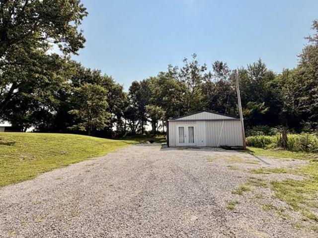 1706 County Highway 13, Xenia, IL 62899