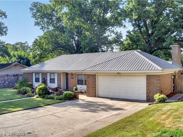 1706 E Fryar Drive