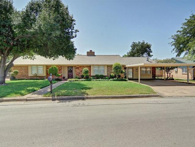 1706 Goodwin Dr, Mineral Wells, TX 76067