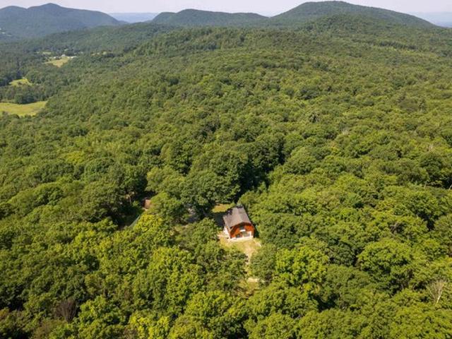 1706 High Chapparal Rd, Wells, VT 05774