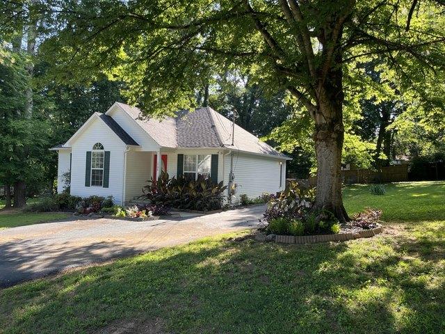 1706 Hillview Dr, Columbia, TN 38401