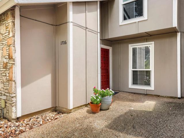 1706 Timberwood Dr