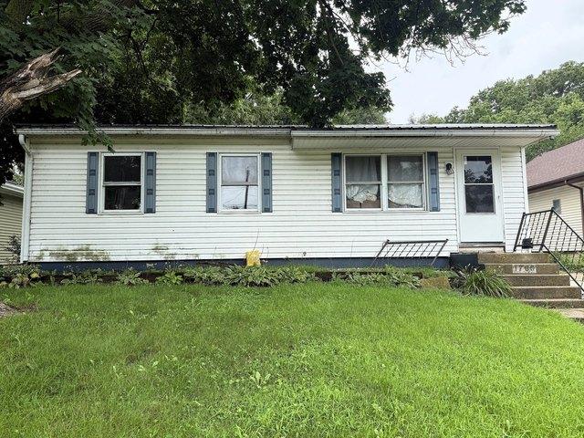 1706 W 1st St, Dixon, IL 61021