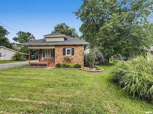 1706 W Chestnut St, Marion, IL 62959