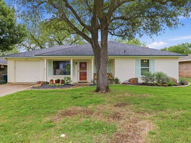 1706 W Doyle St, Granbury, TX 76048