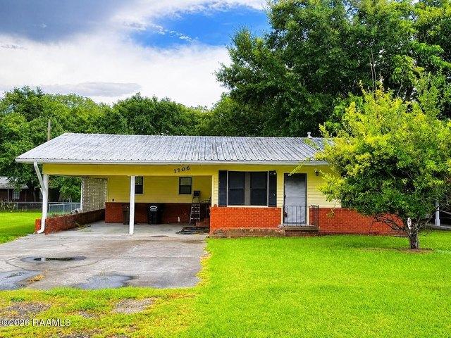 1706 W Port St, Abbeville, LA 70510