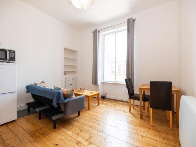 1706L Causewayside, Edinburgh, EH9 1QG 1 bed flat to rent £1,245 pcm £287 pw