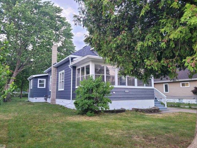 1707 McPherson St, Port Huron, MI 48060