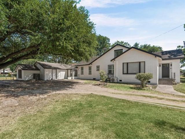1707 N Travis Ave, Cameron, TX 76520