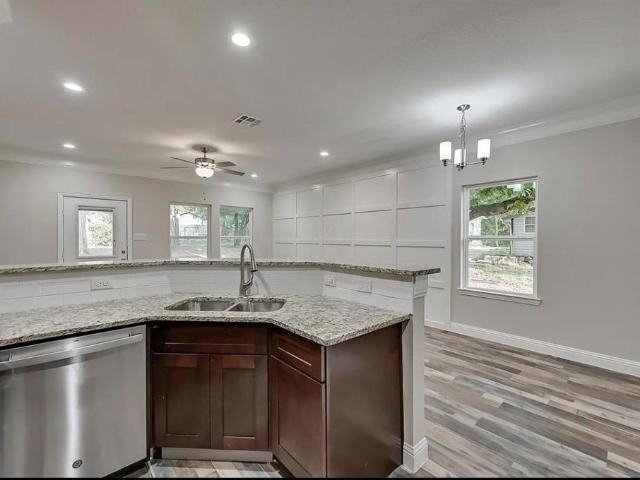 1707 Ash Crescent Street