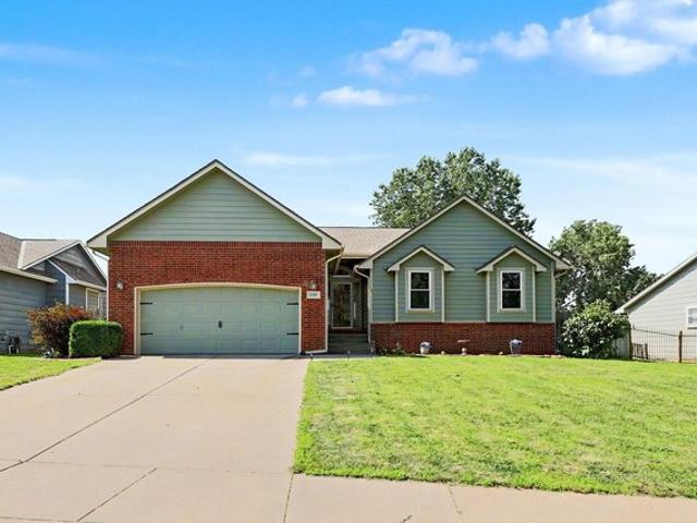 1707 E Oxford Cir, Derby, KS 67037