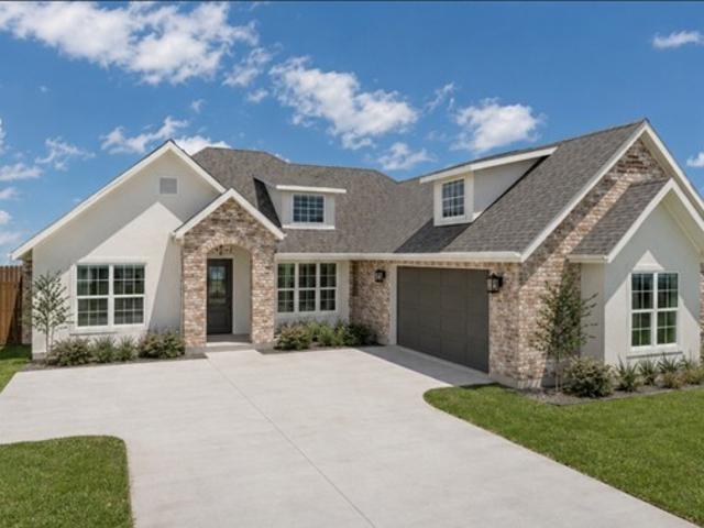 1707 Twin Oaks Circle