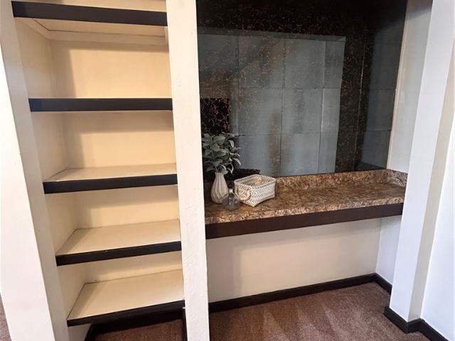 1707 W 31st Place