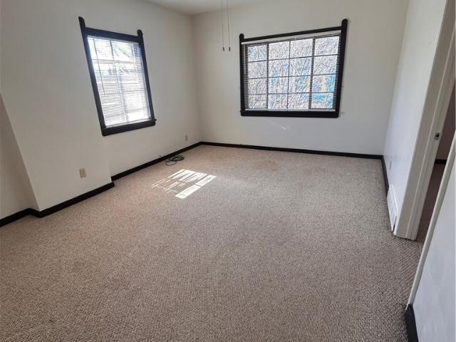 1707 W 31st Place
